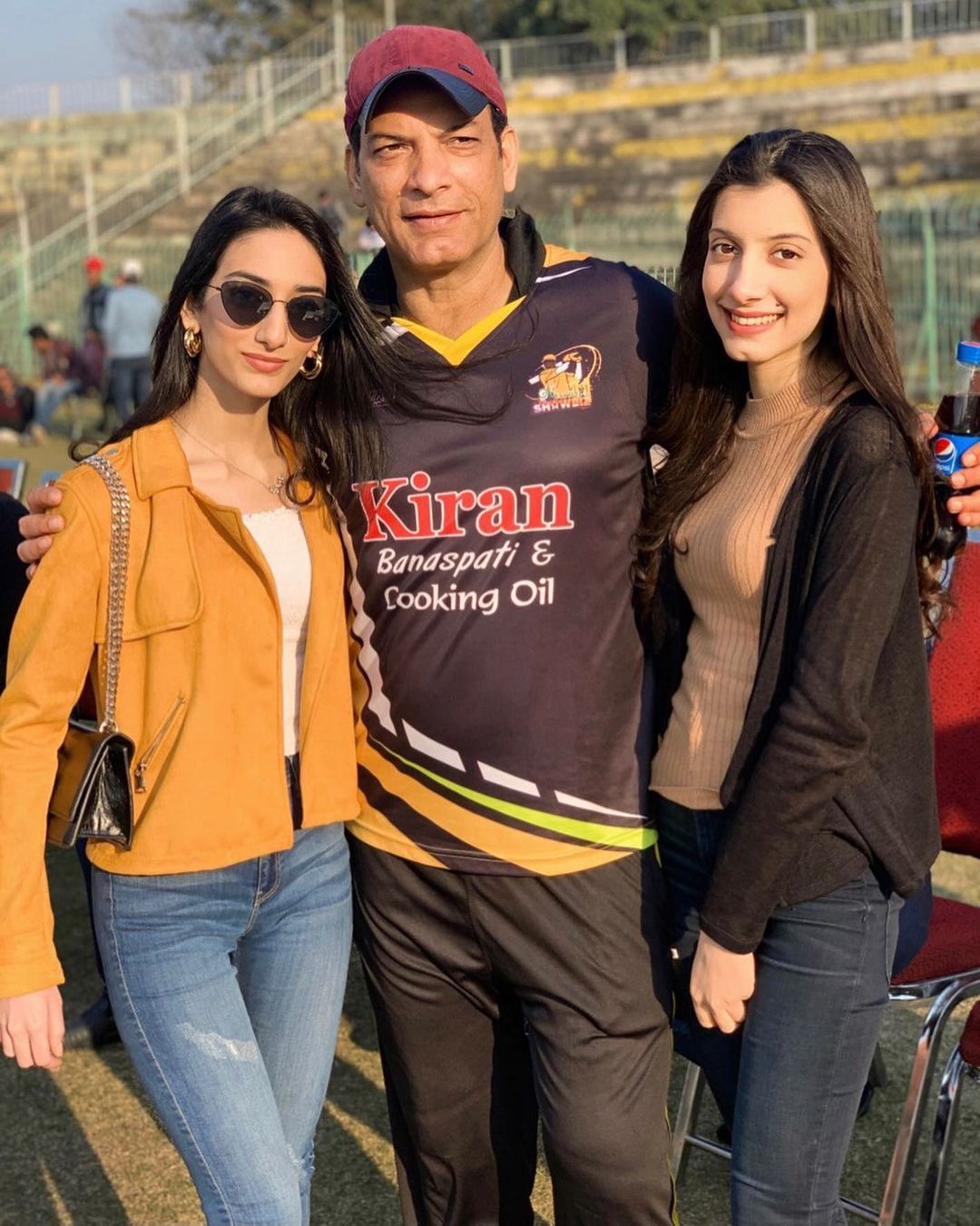 Latest Pictures Of Actor Saleem Sheikh With His Family | Reviewit.pk