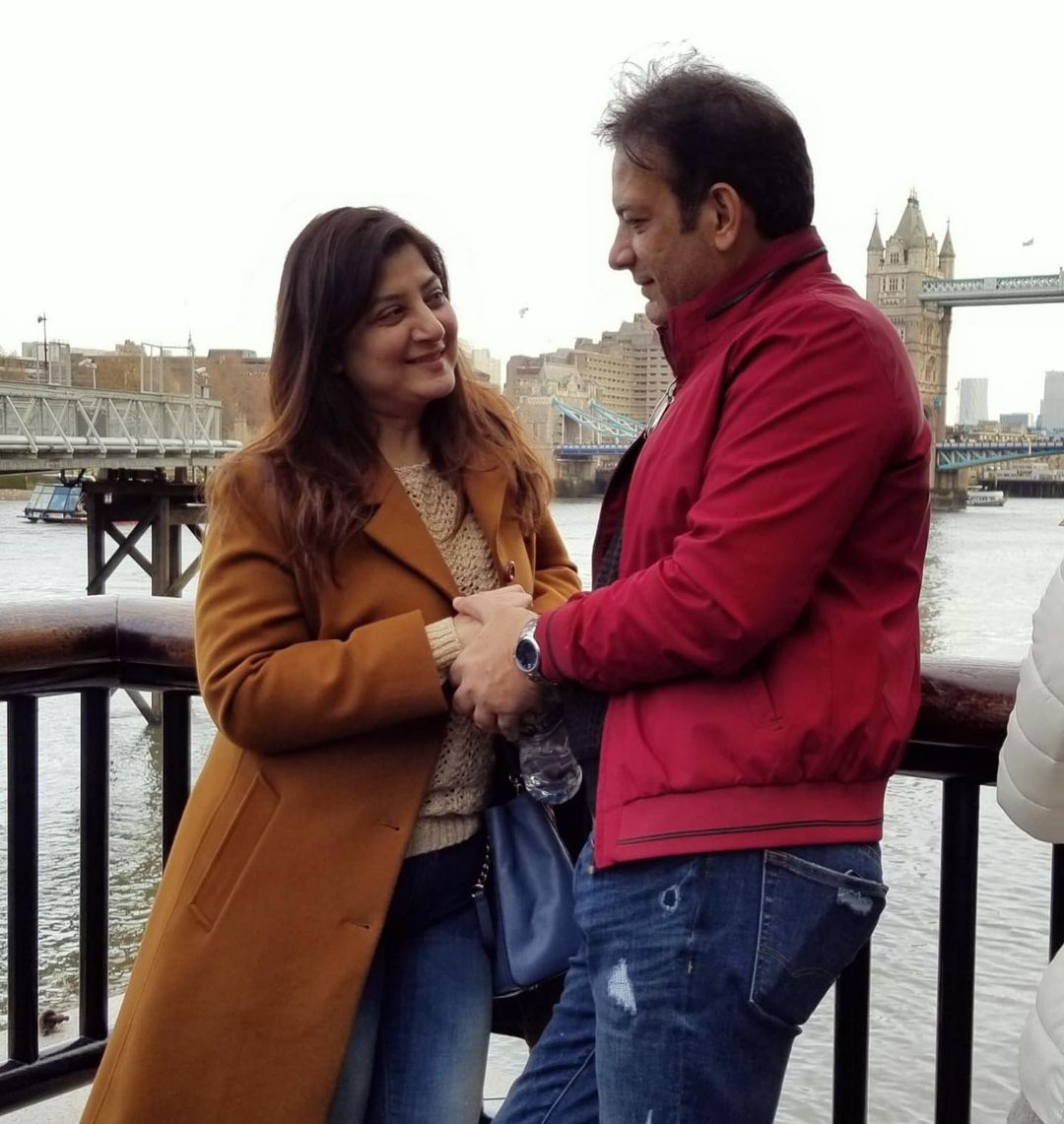 Latest Pictures Of Actor Saleem Sheikh With His Family | Reviewit.pk