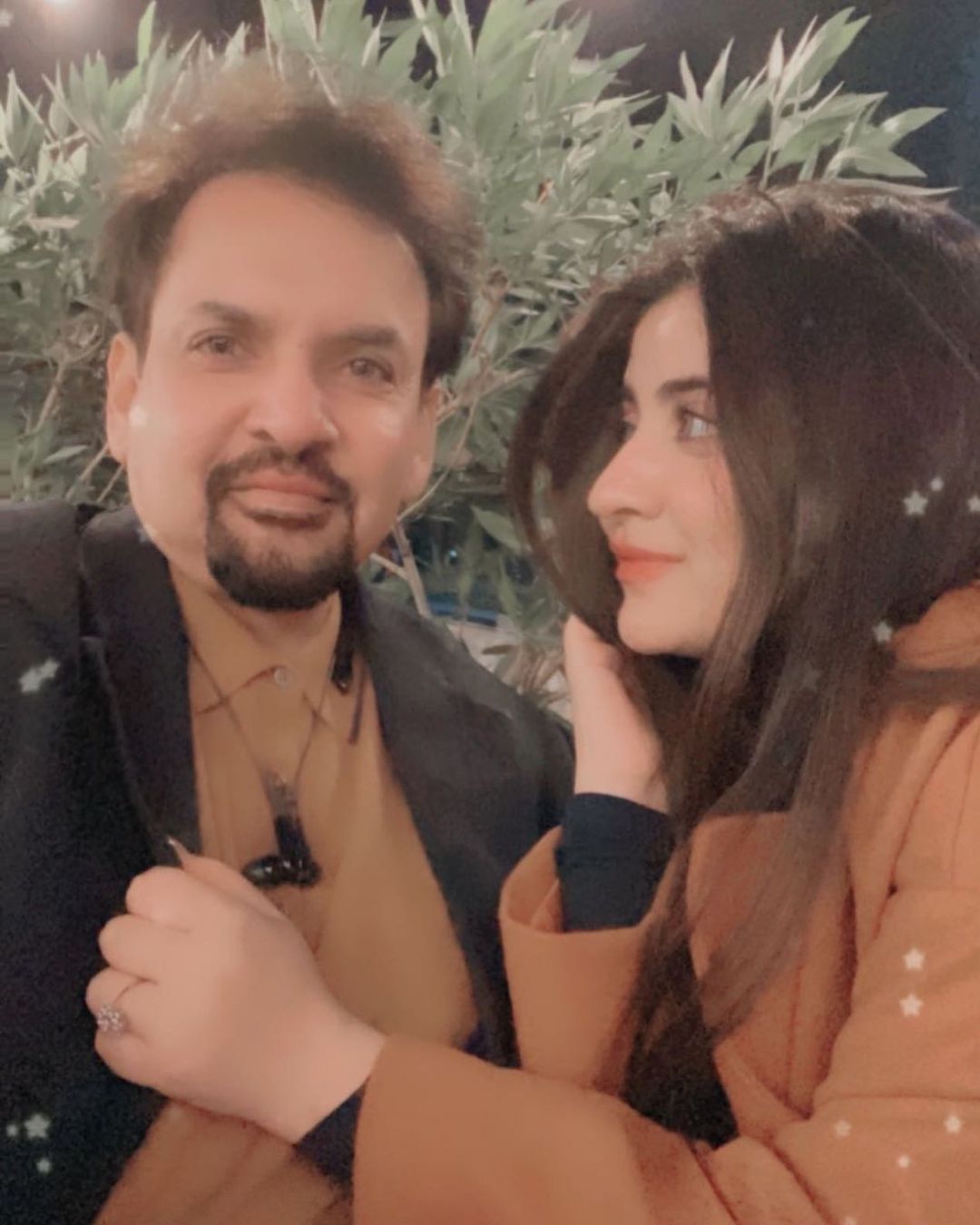 Sara Elahi Tik Tok Star And Actress-Pictures With Husband | Reviewit.pk