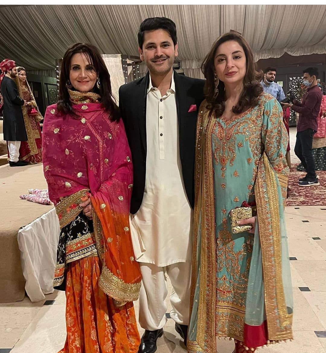 Latest Pictures Of Sarwat Gillani With Her Family | Reviewit.pk