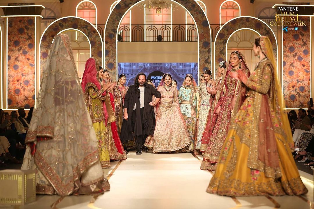 Ushna Shah Walked As The Show Stopper For Fahad Hussayn At BCW ...