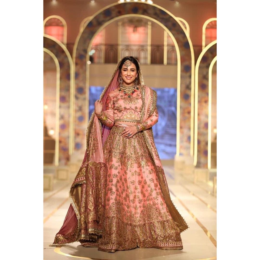 Ushna Shah Walked As The Show Stopper For Fahad Hussayn At BCW ...