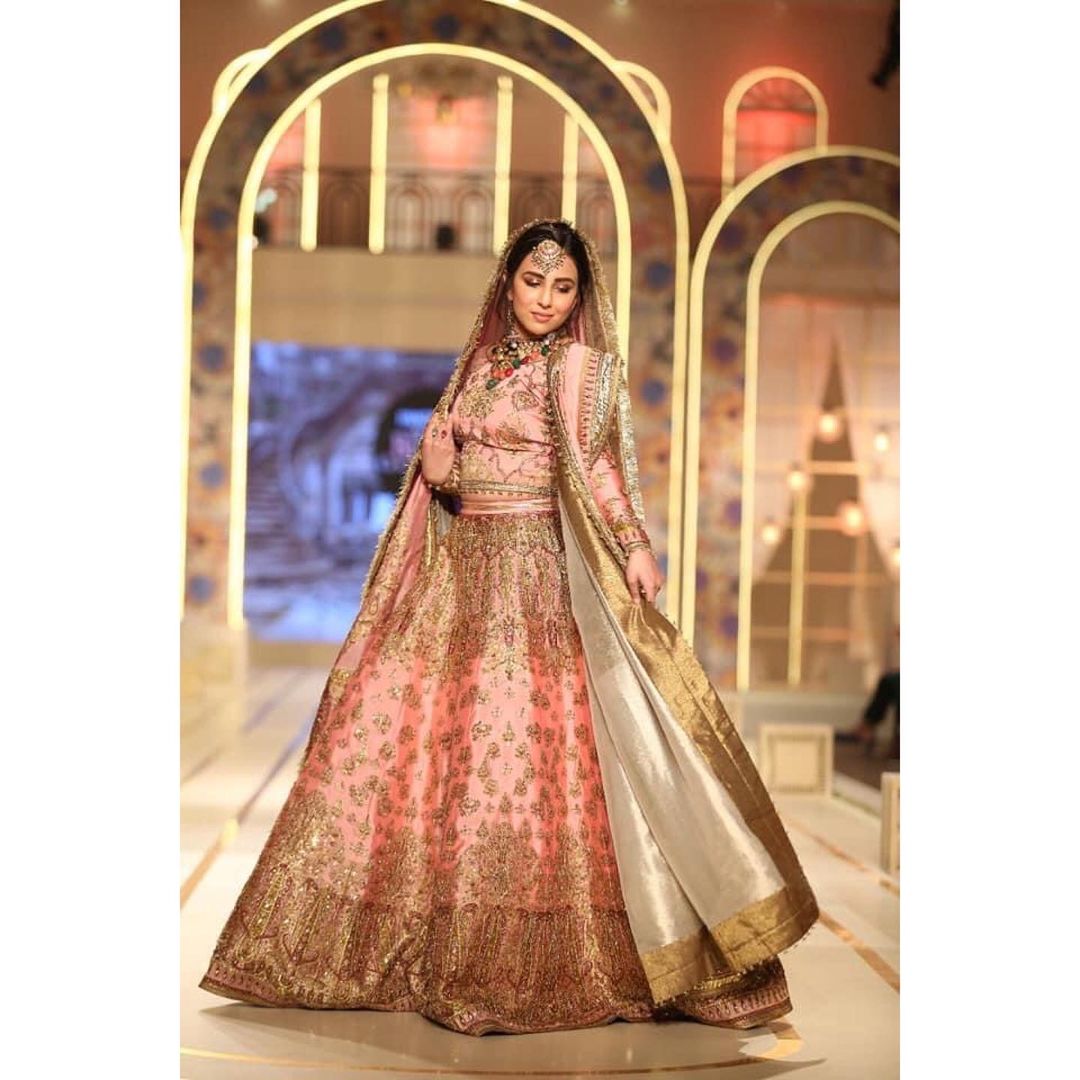 Ushna Shah Walked As The Show Stopper For Fahad Hussayn At BCW ...