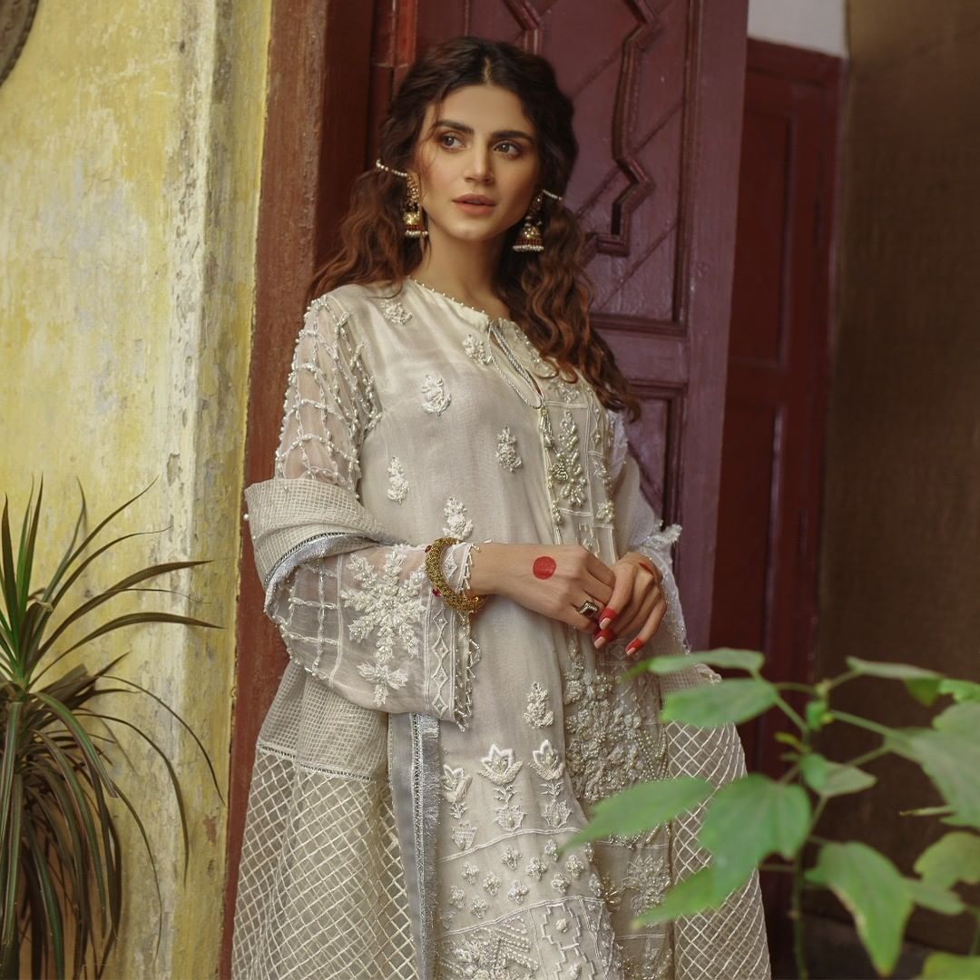 Zubab Rana Stuns In Exquisite Traditional Looks | Reviewit.pk