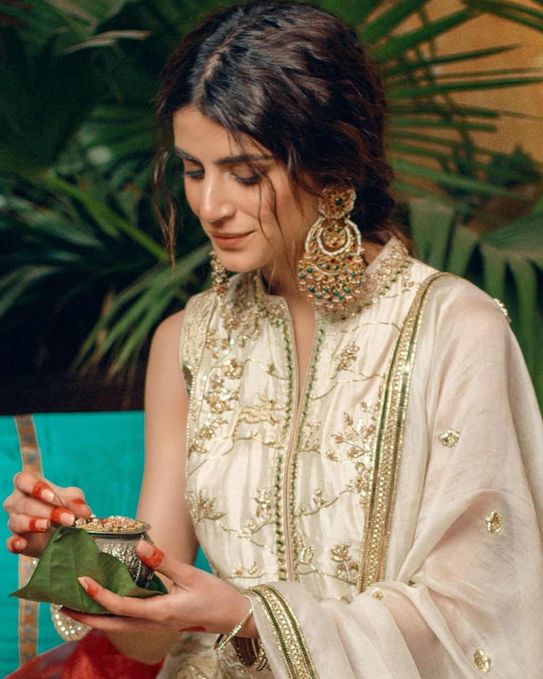Zubab Rana Stuns In Exquisite Traditional Looks | Reviewit.pk