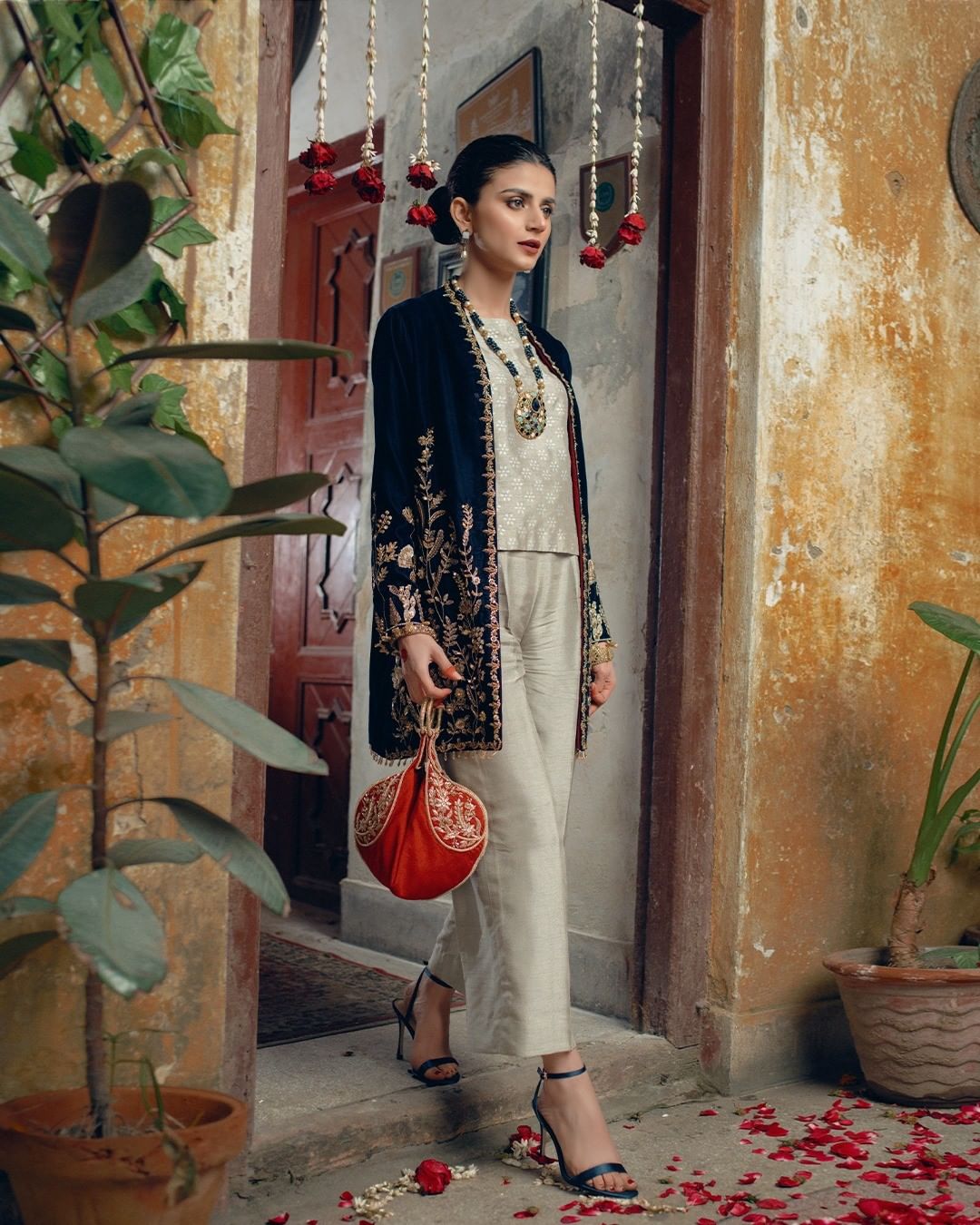 Zubab Rana Stuns In Exquisite Traditional Looks | Reviewit.pk