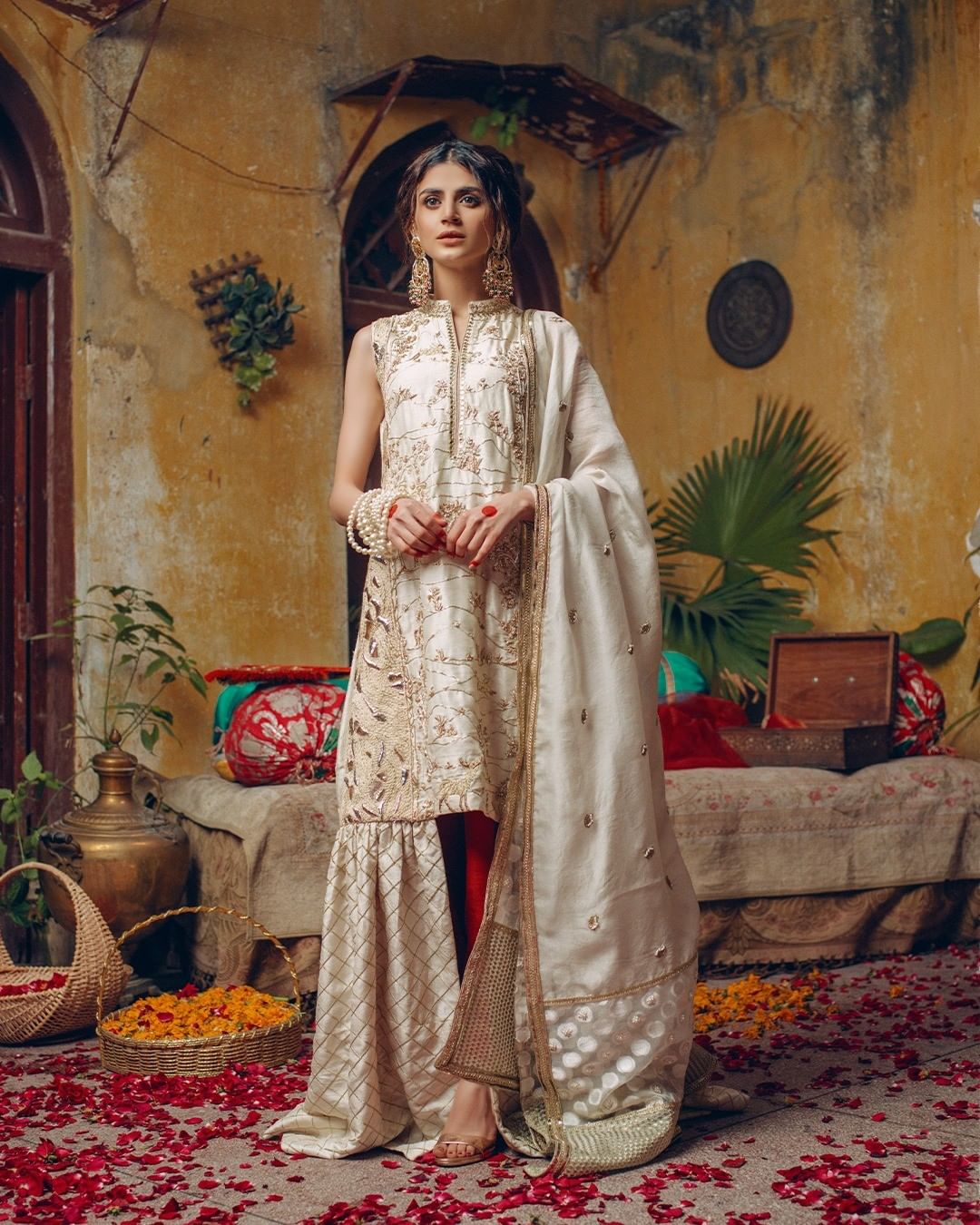 Zubab Rana Stuns In Exquisite Traditional Looks | Reviewit.pk