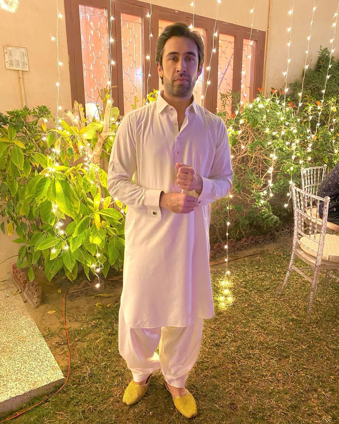 Ali Rehman Khan Looks Dapper In His Latest Pictures | Reviewit.pk