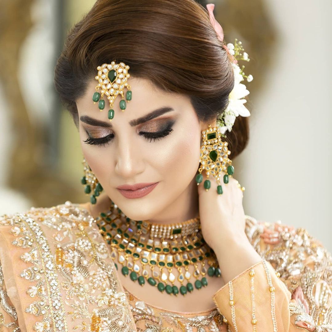 Gul-o-Gulzar Famed Aliya Ali's Bridal shoot | Reviewit.pk