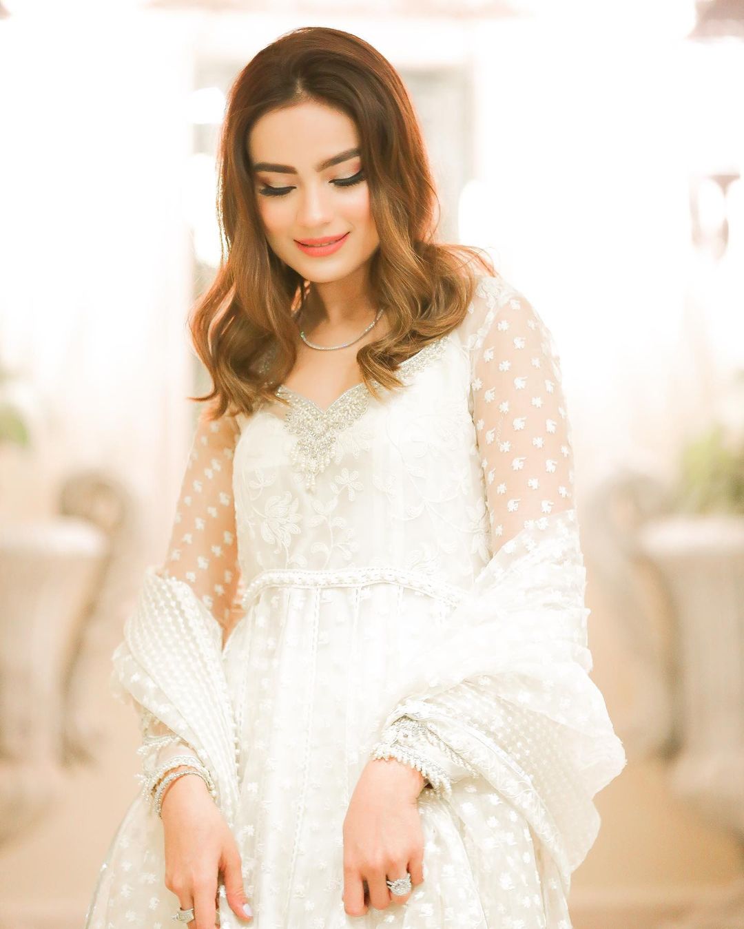 Alyzeh Gabol Looks Mesmerizing At A Recent Wedding Event | Reviewit.pk