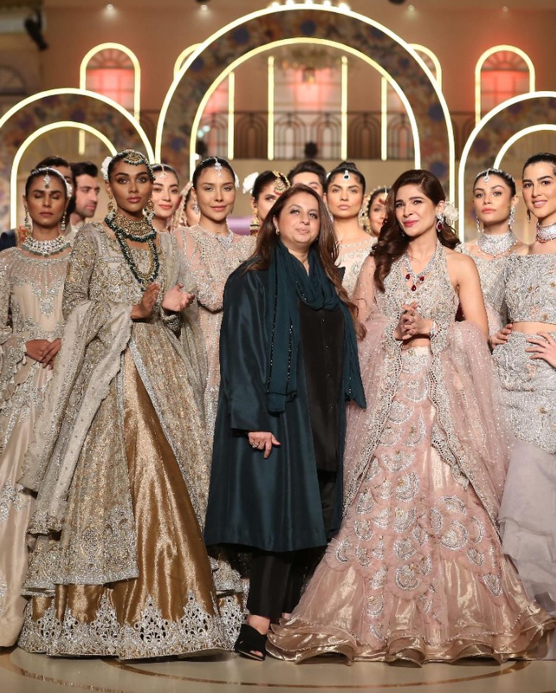Ayesha Omar Walked The Ramp For Faiza Rehman At BCW Day 2 | Reviewit.pk