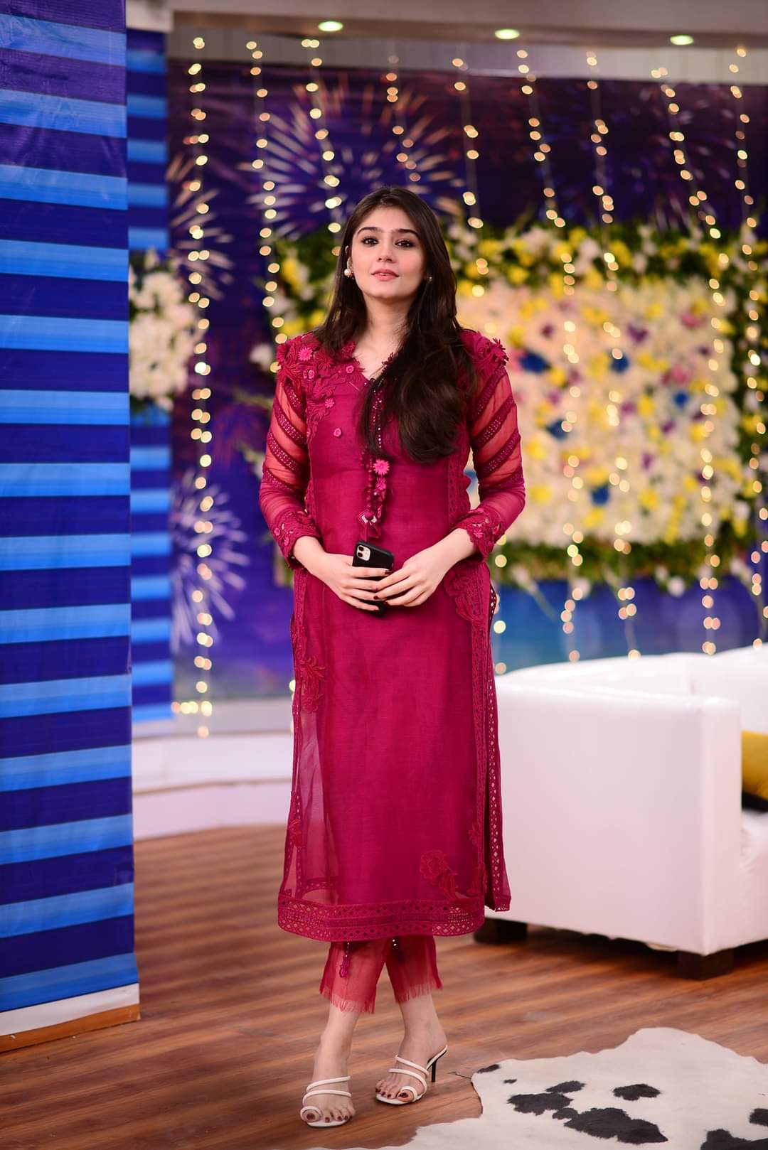 Durrefishan Saleem Looks Elegant in Recent Pictures | Reviewit.pk