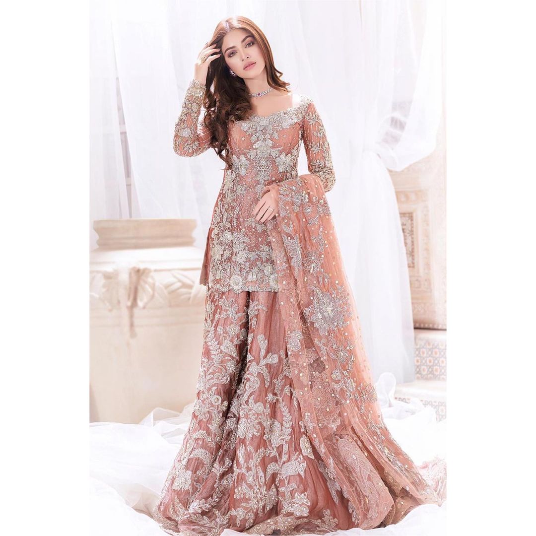 Astonishing Pictures of Kinza Hashmi in Pastel Colors | Reviewit.pk