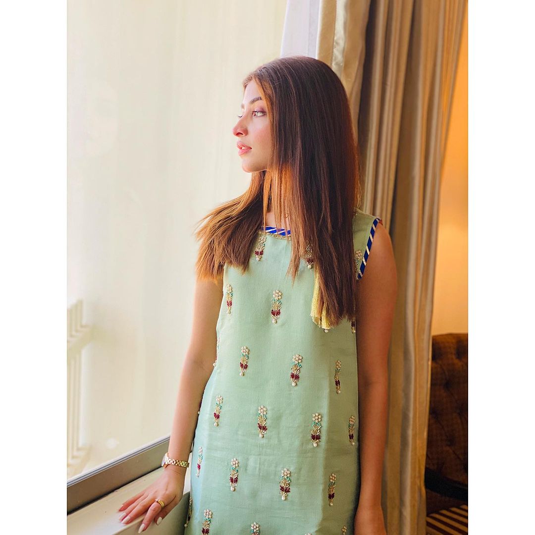 Astonishing Pictures of Kinza Hashmi in Pastel Colors | Reviewit.pk