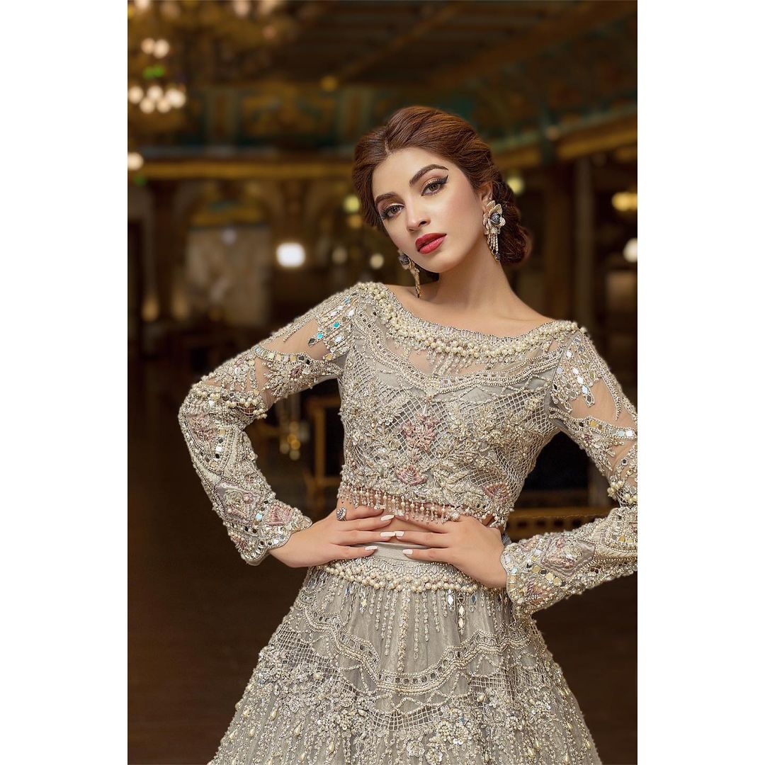 Astonishing Pictures of Kinza Hashmi in Pastel Colors | Reviewit.pk