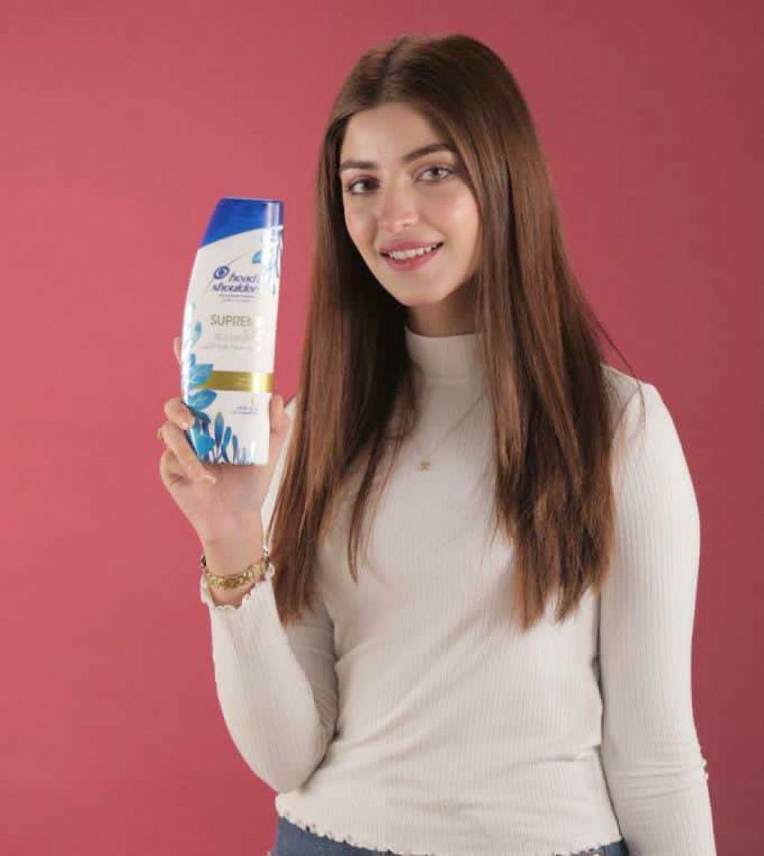 Astonishing Pictures of Kinza Hashmi in Pastel Colors | Reviewit.pk