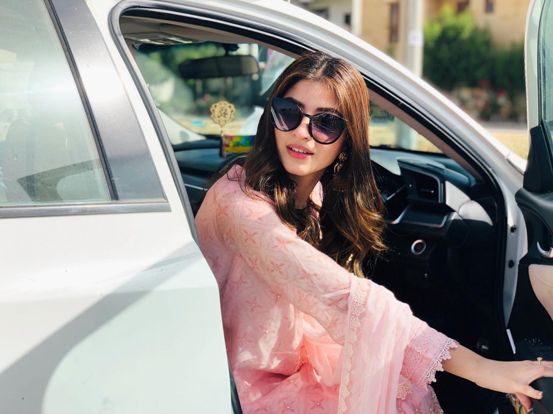 Astonishing Pictures of Kinza Hashmi in Pastel Colors | Reviewit.pk
