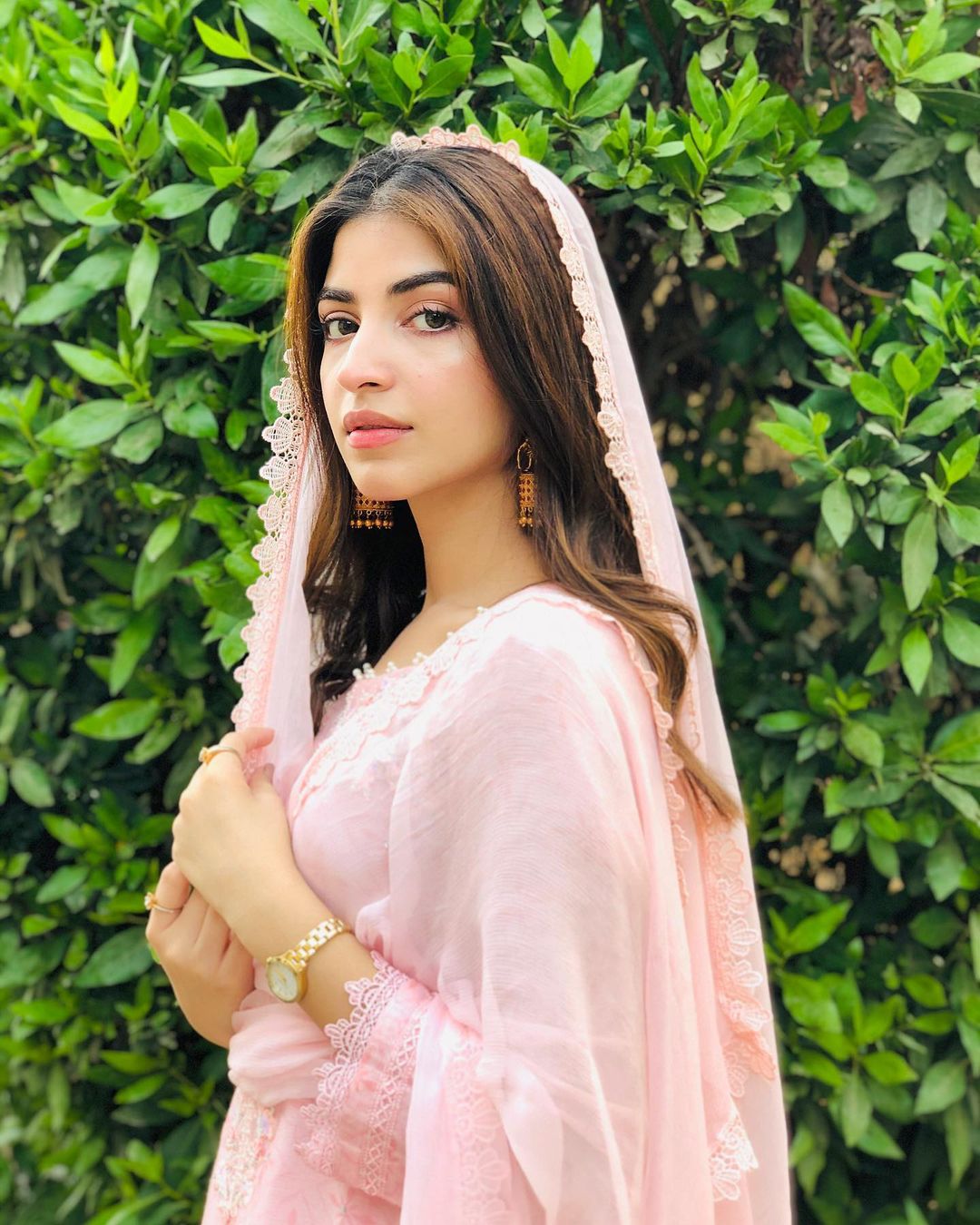 Astonishing Pictures of Kinza Hashmi in Pastel Colors | Reviewit.pk