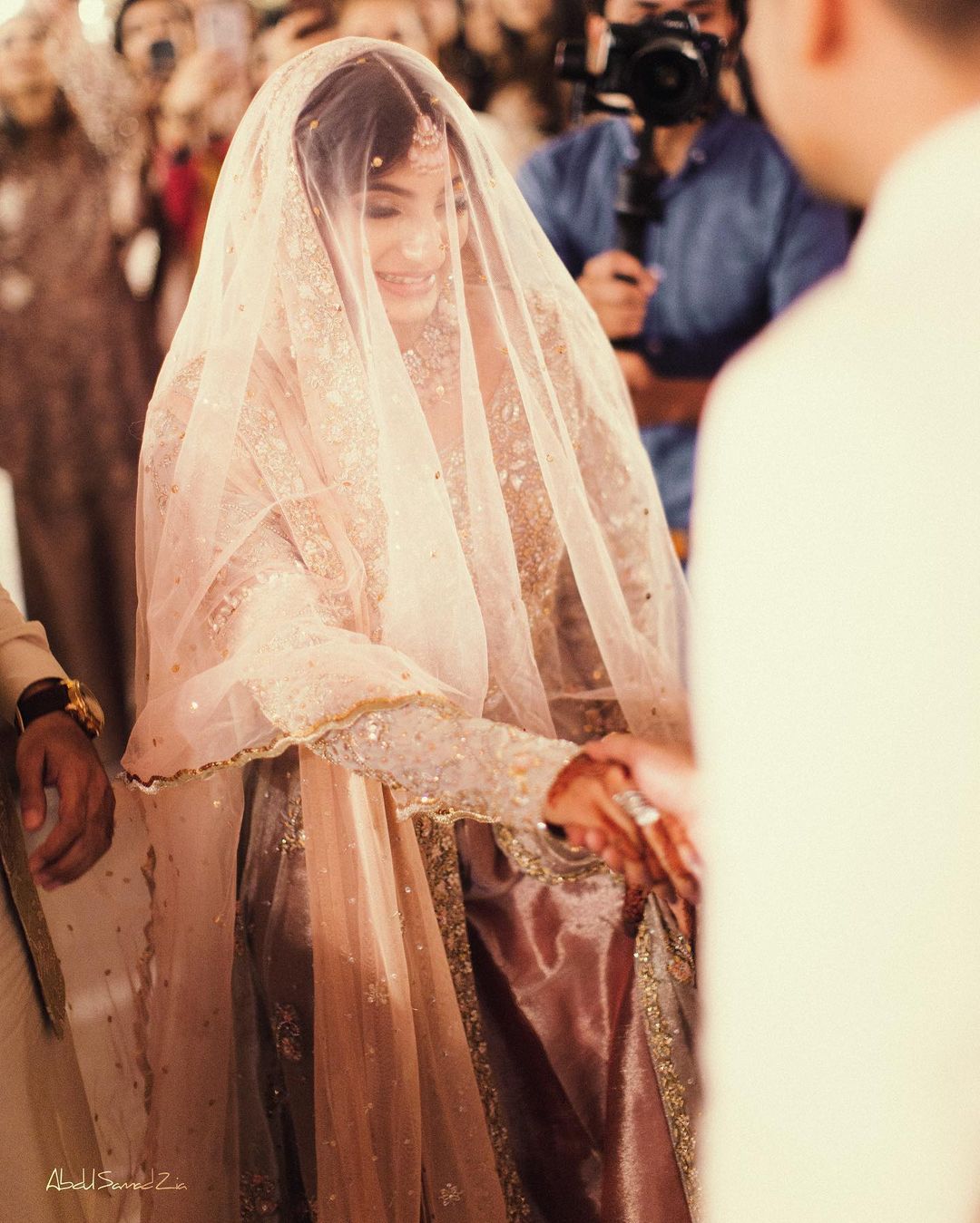 Lovely Pictures Of Mariam Ansari With Ali Ansari From Her Nikkah Event | Reviewit.pk