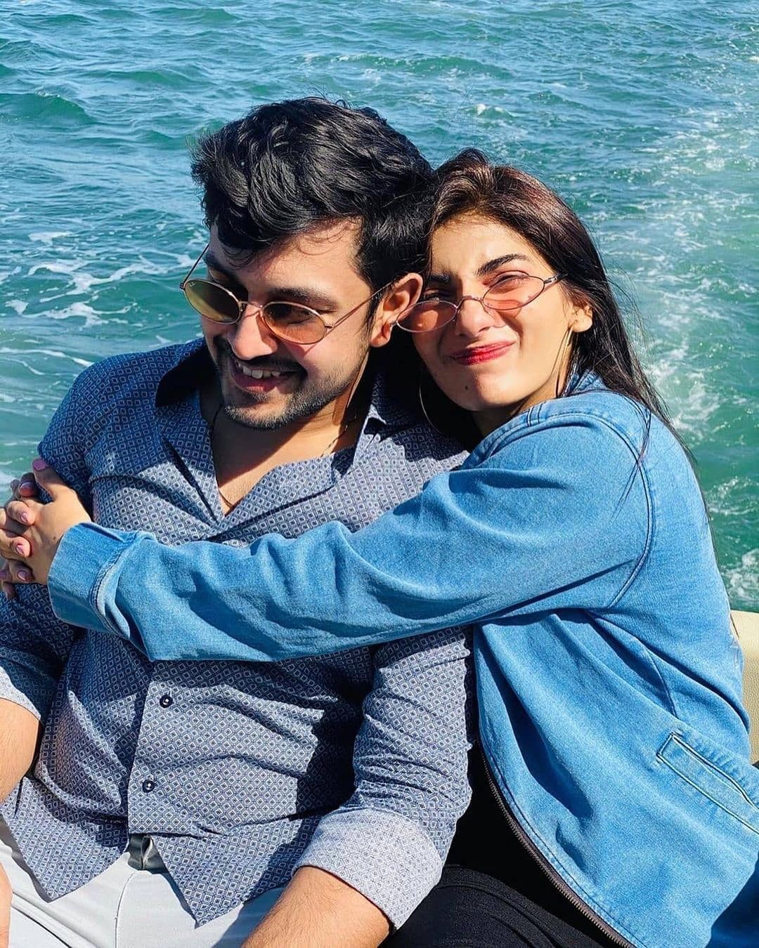 Maryam Ansari Beautiful Pictures With Husband | Reviewit.pk