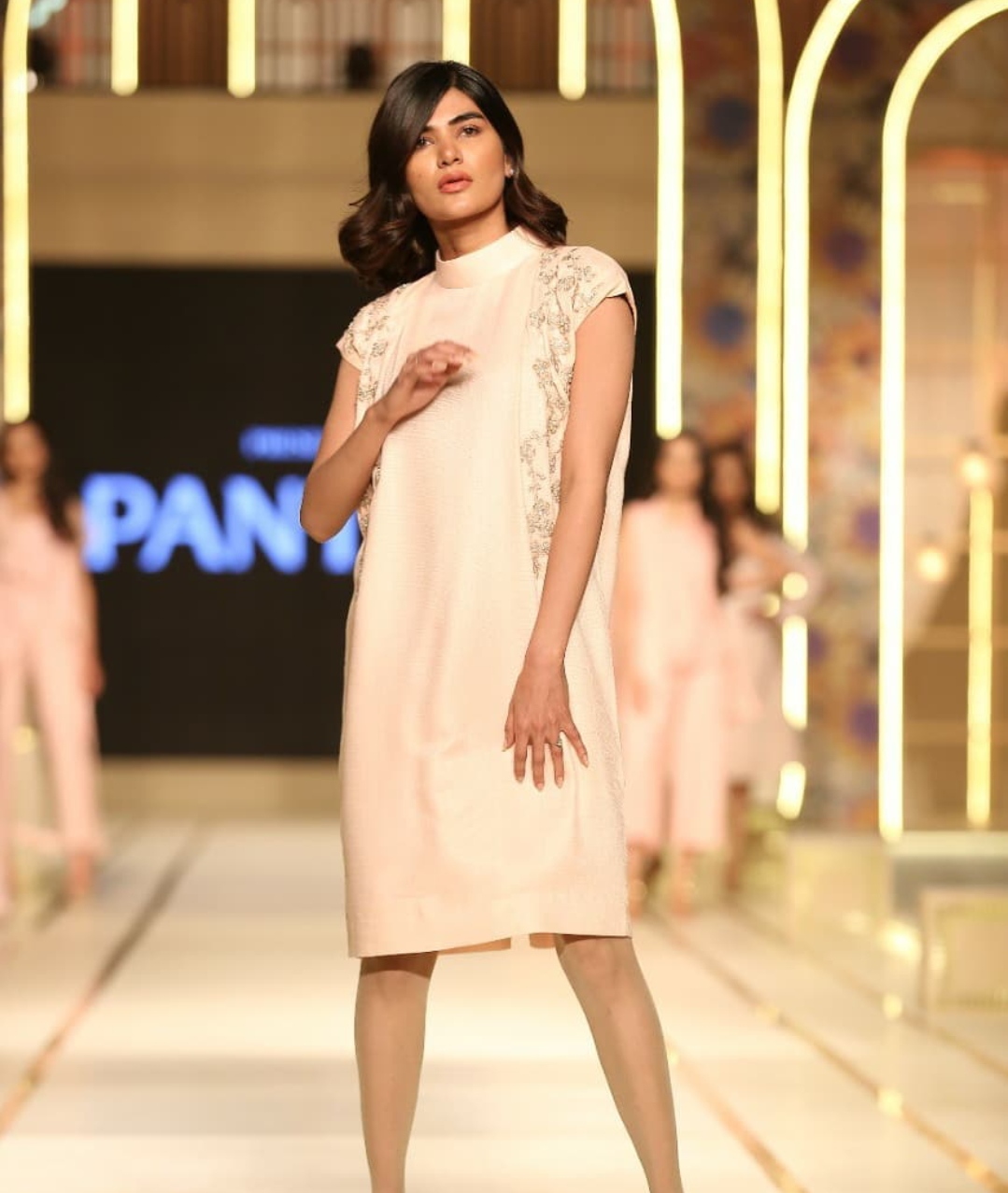 Bridal Couture Week Hair Show - Featuring Maya Ali | Reviewit.pk
