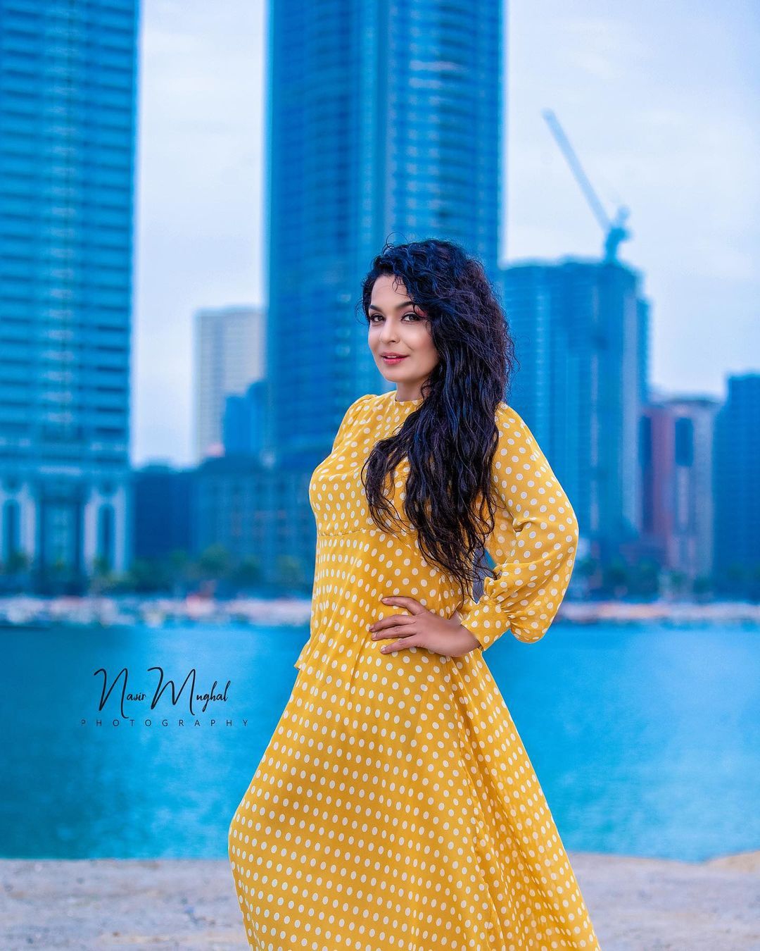 Meera Visits Friend Salma Agha in Dubai | Reviewit.pk