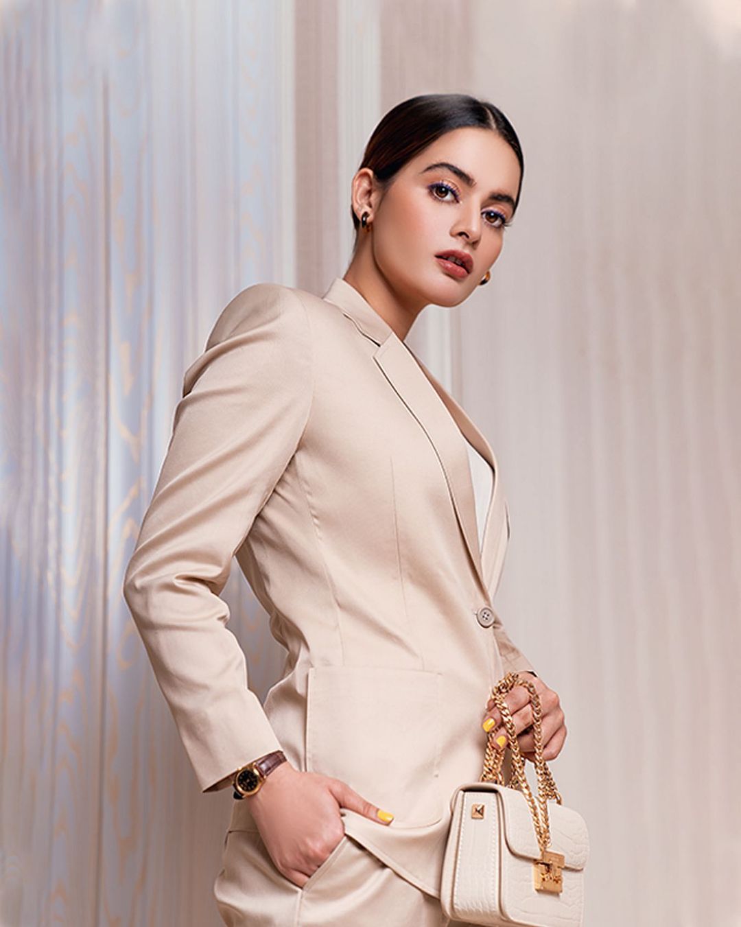 Special Delivery Today At Minal Khan's Place | Reviewit.pk