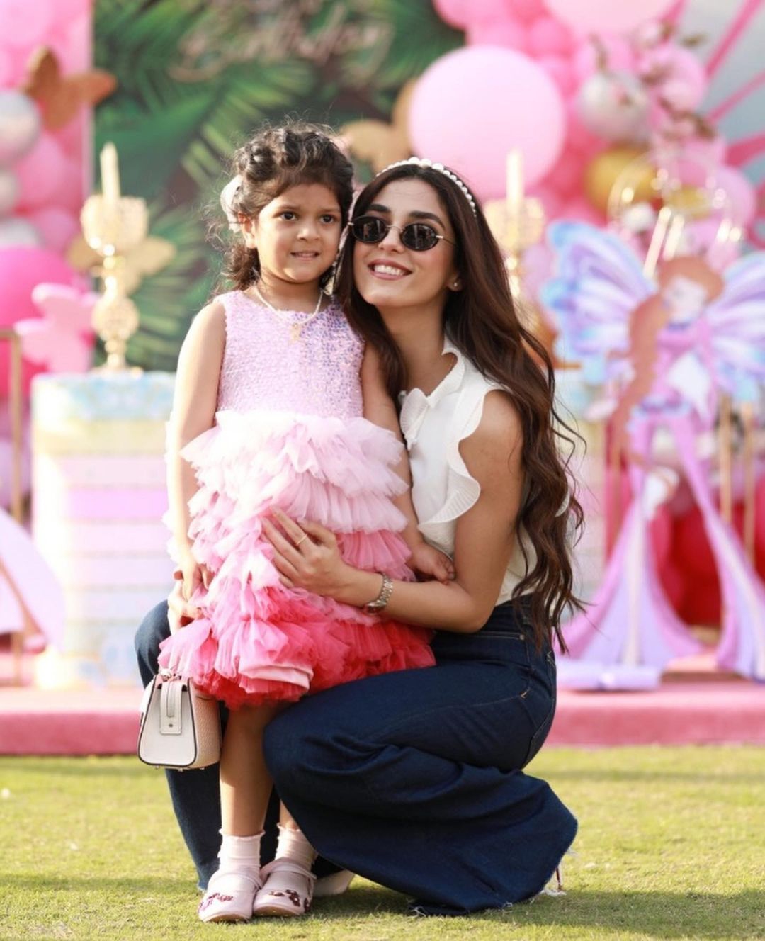 Maya Ali Pictures With Family from Birthday Party | Reviewit.pk