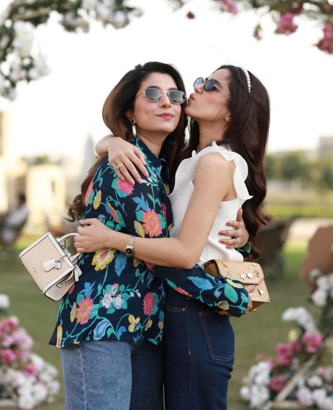 Maya Ali Pictures With Family from Birthday Party | Reviewit.pk