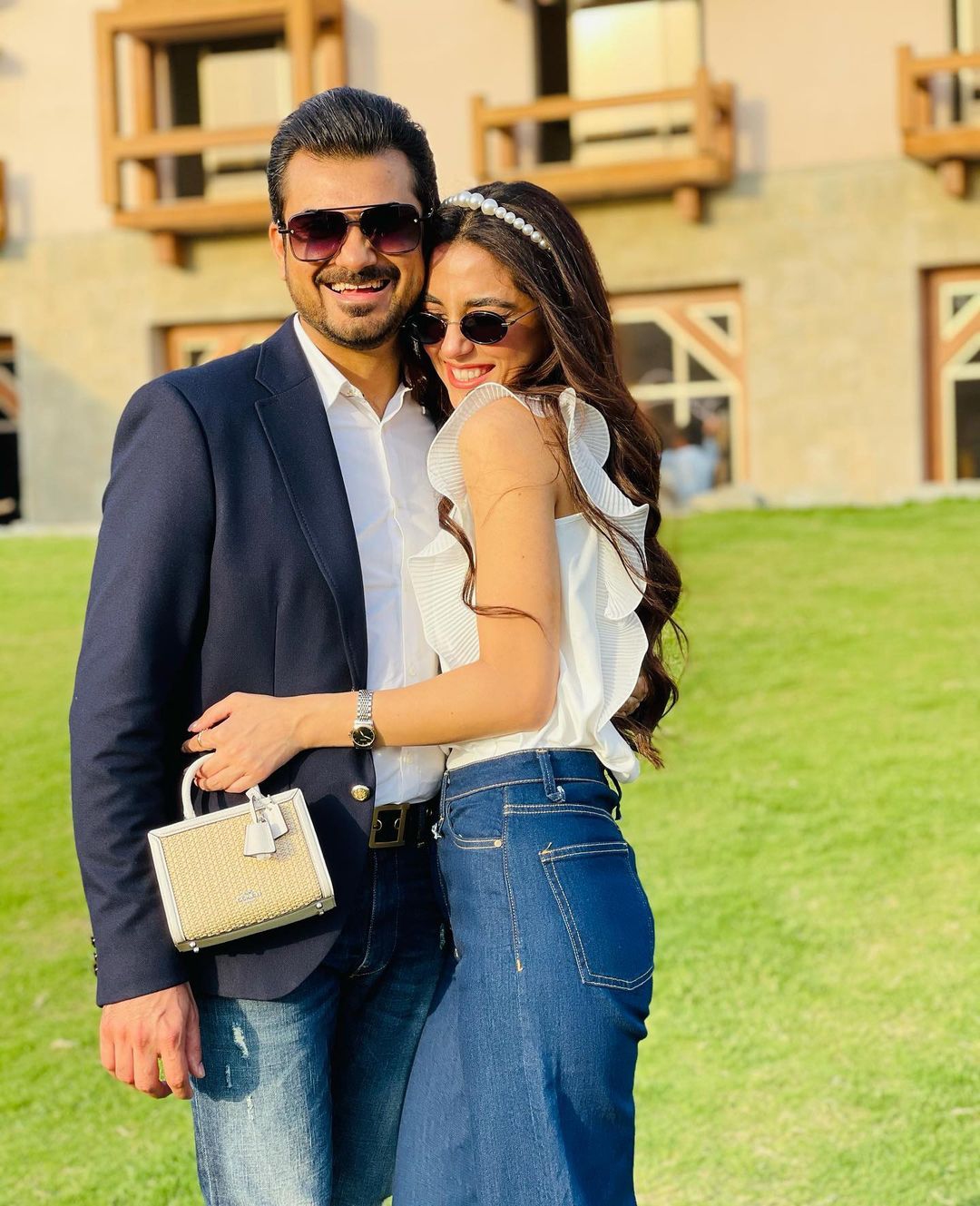 Maya Ali Pictures With Family from Birthday Party | Reviewit.pk