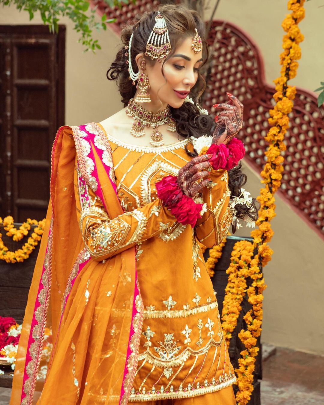 Sabeeka Imam Pulling off Traditional Bridal Look Like A Pro | Reviewit.pk