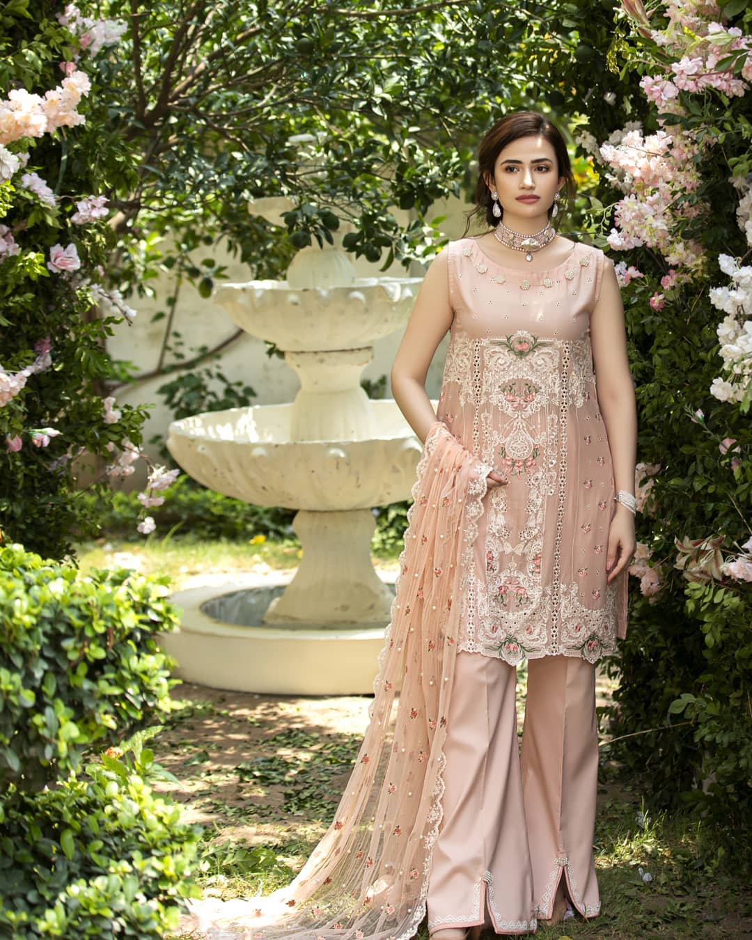 Sana Javed Looks Super Ethereal In Her Latest Shoot | Reviewit.pk