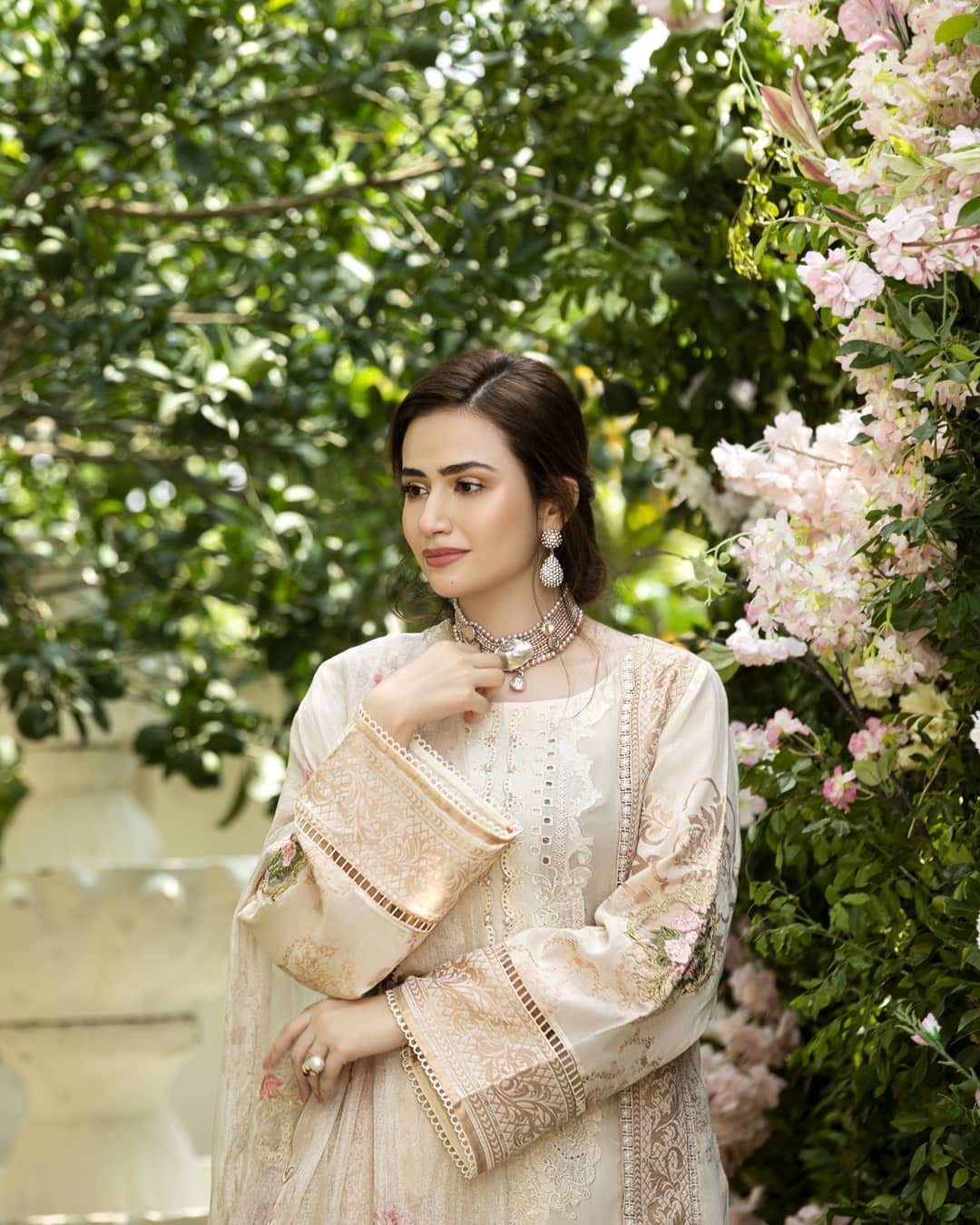 Sana Javed Looks Super Ethereal In Her Latest Shoot | Reviewit.pk