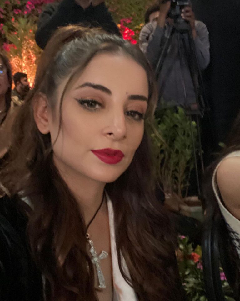 Here Is Why Sarwat Gilani Is Under Severe Criticism For Her Recent Look ...