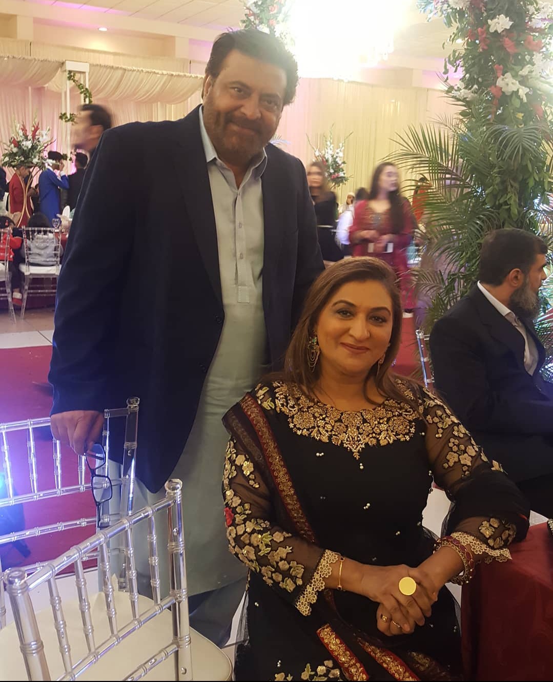 Shabbir Jan Pictures With Wife Farida Shabbir | Reviewit.pk