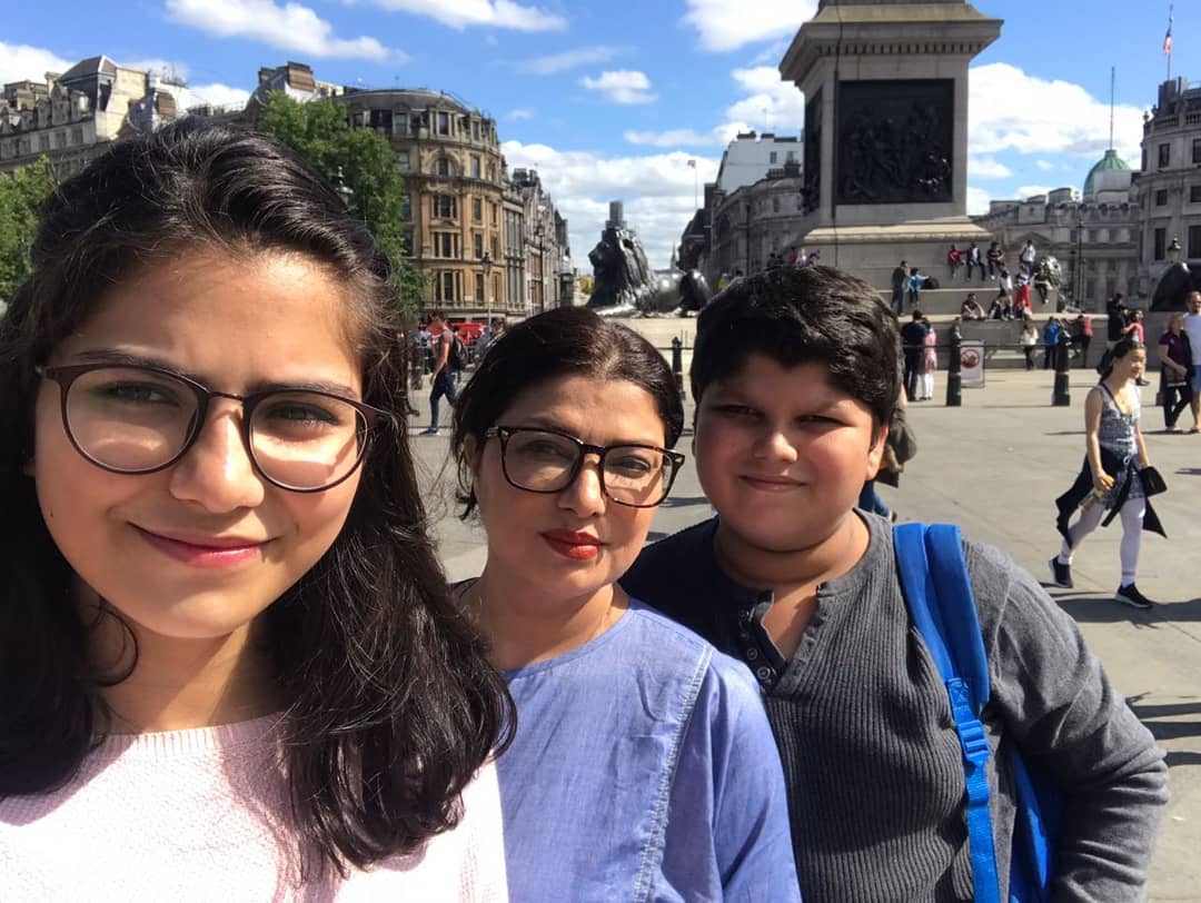 Family Pictures Of Television Actress Shaheen Khan | Reviewit.pk