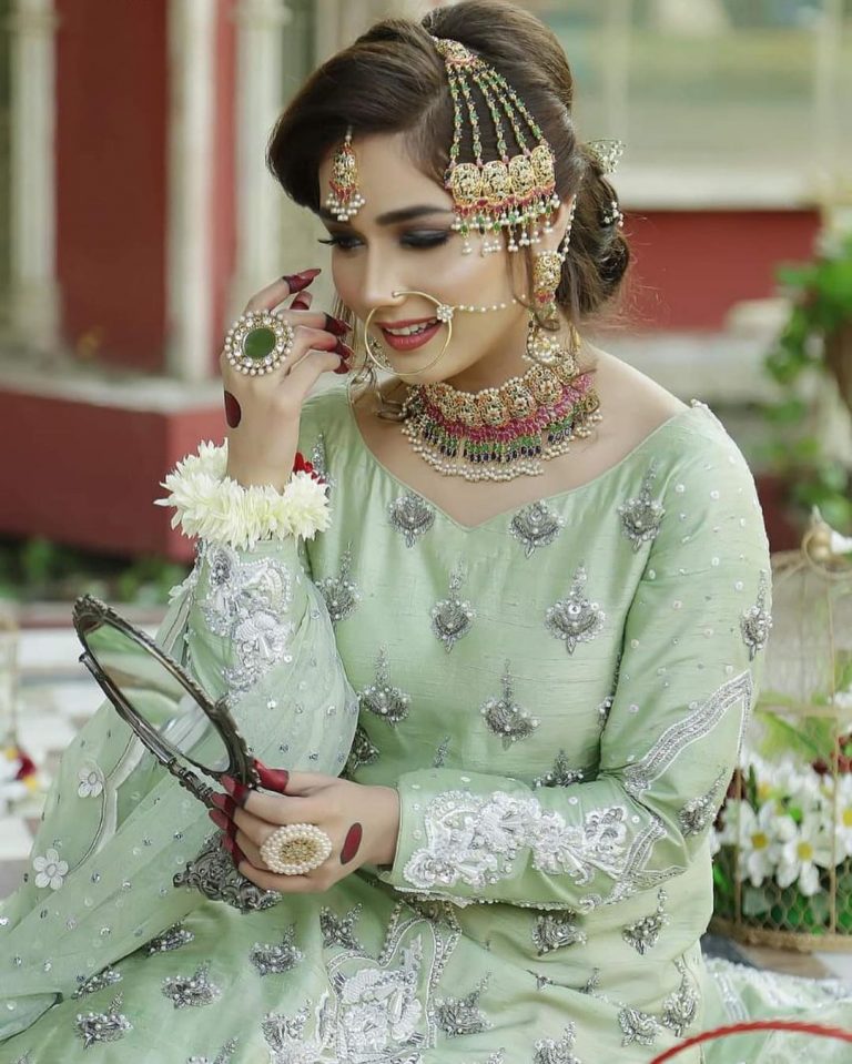 Sumaiyya Bukhsh Looking Gorgeous In Exquisite Bridal Attire | Reviewit.pk