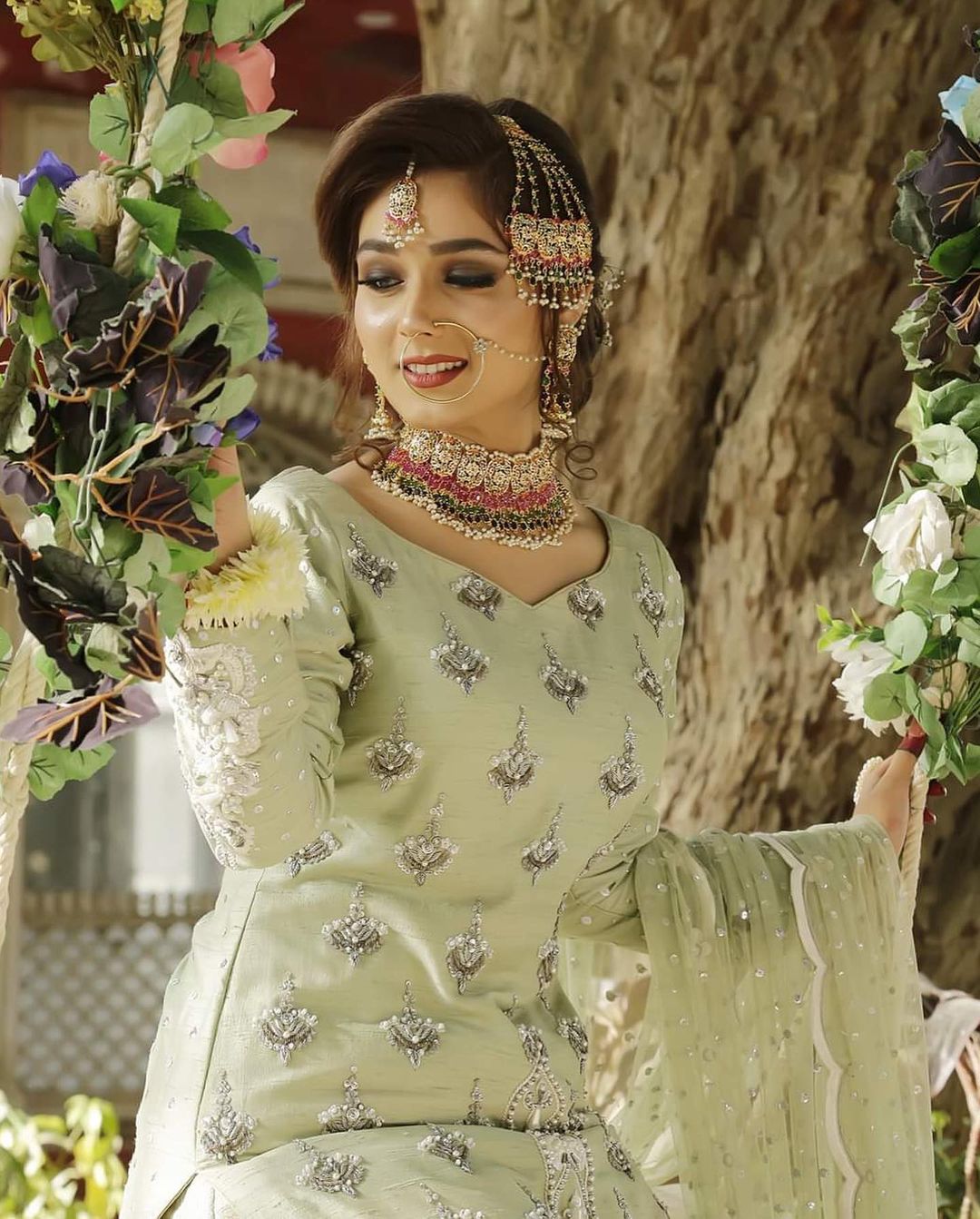 Sumaiyya Bukhsh Looking Gorgeous In Exquisite Bridal Attire | Reviewit.pk