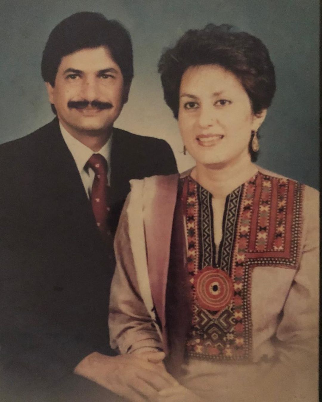 Never-Seen-Before Pictures of Tara Mahmood With Her Family | Reviewit.pk