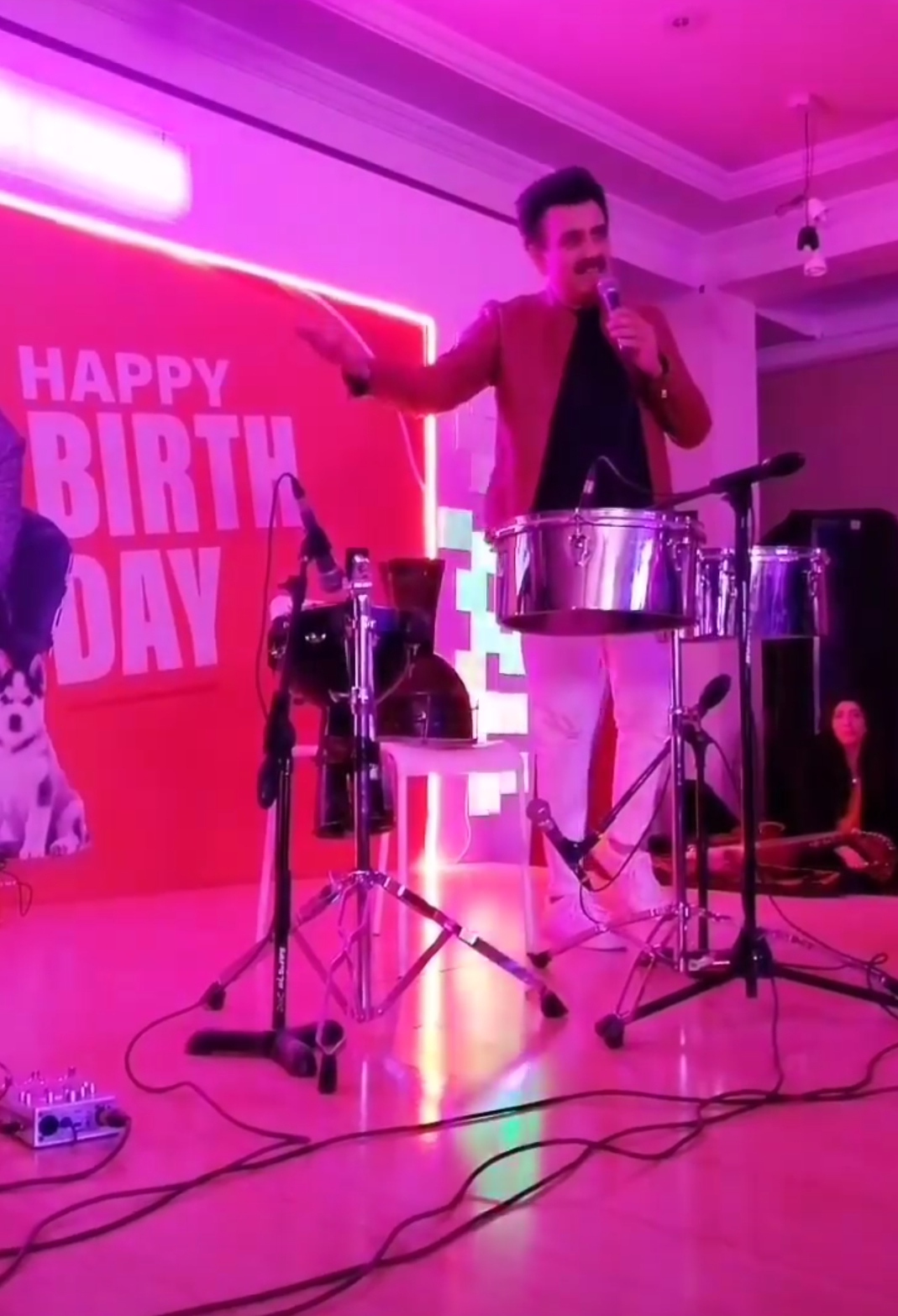 Tauseeq Haider Celebrates Birthday With Friends | Reviewit.pk