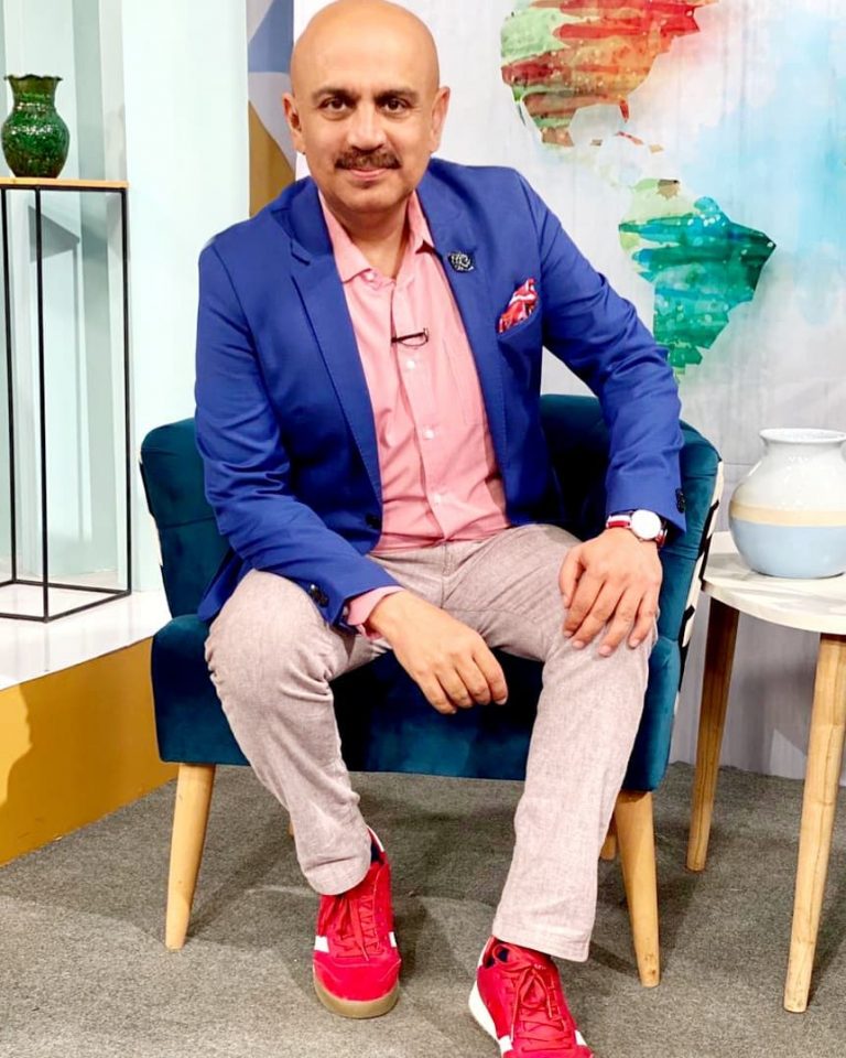 Unseen Pictures Of Popular TV Anchor Tauseeq Haider | Reviewit.pk