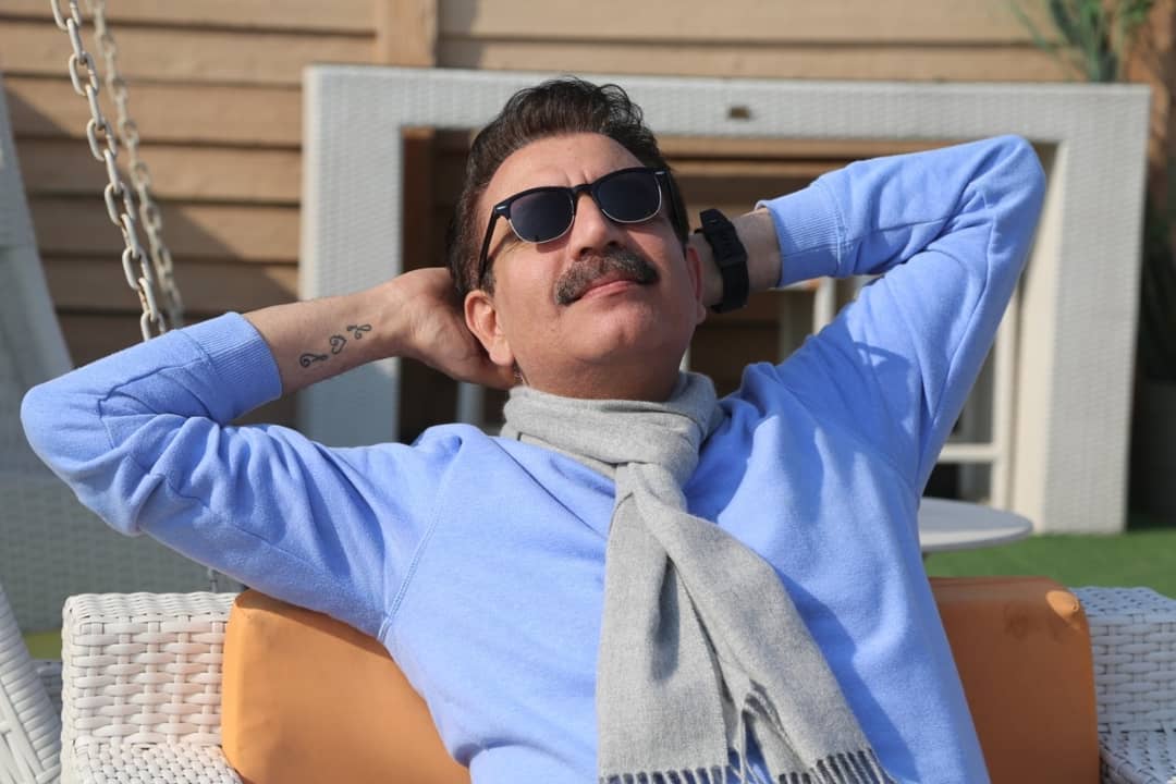 Unseen Pictures Of Popular TV Anchor Tauseeq Haider | Reviewit.pk