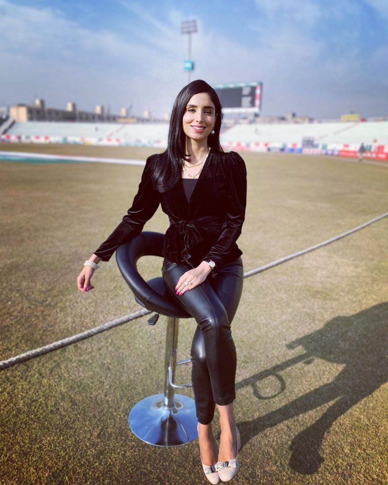 Let Us Get To Know Zainab Abbas – The Sports Anchor | Reviewit.pk