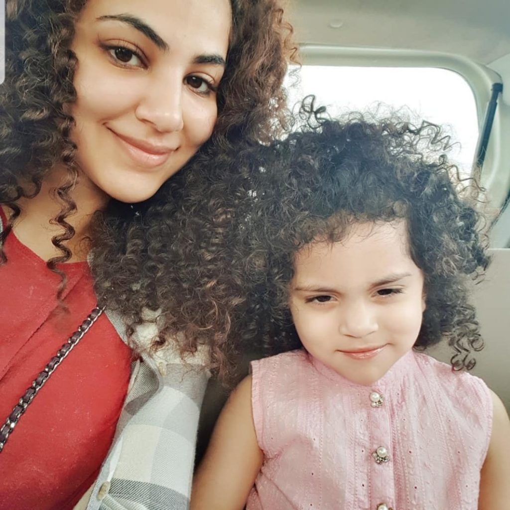 Annie Khalid Shared Beautiful Pictures with her Daughter | Reviewit.pk