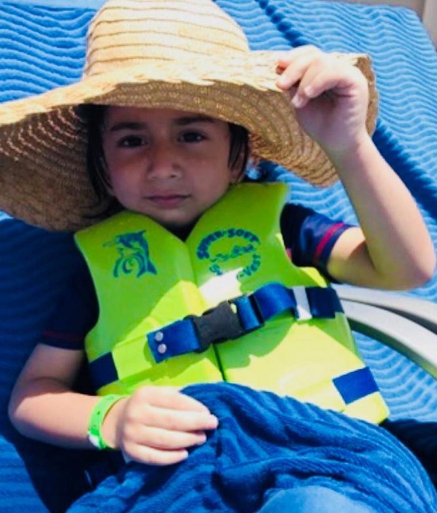 Singer Faakhir Mehmood with his Family - Latest Beautiful Pictures ...