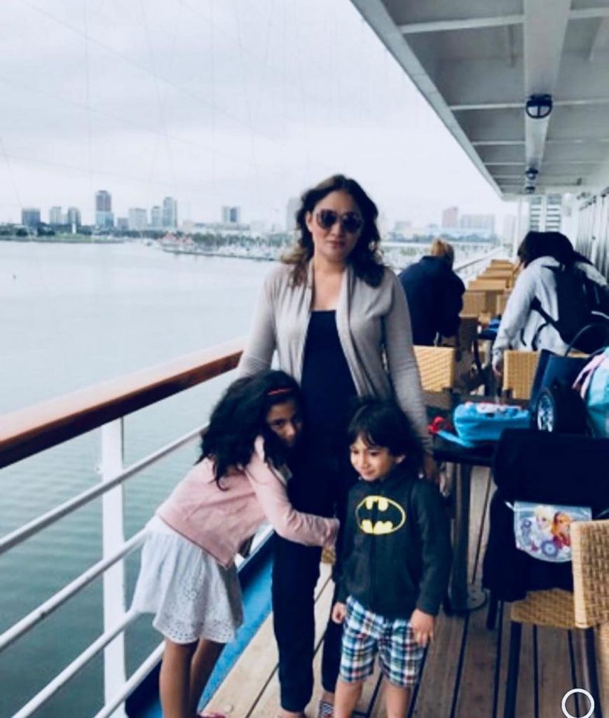 Singer Faakhir Mehmood with his Family - Latest Beautiful Pictures ...