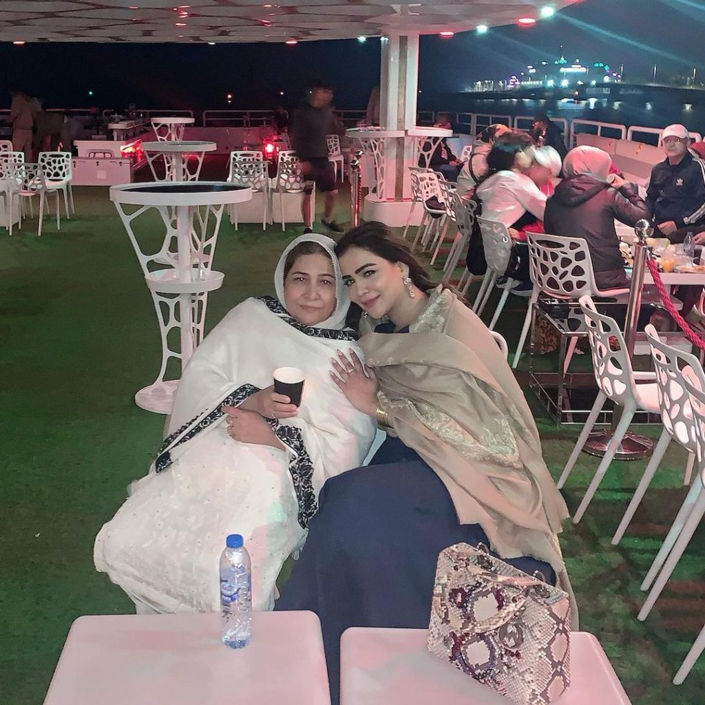 Actress Humaima Malik Shared New Beautiful Pictures with her Mother ...