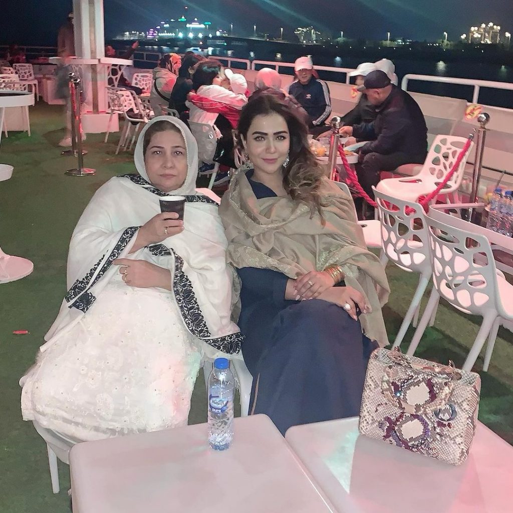 Actress Humaima Malik Shared New Beautiful Pictures with her Mother ...