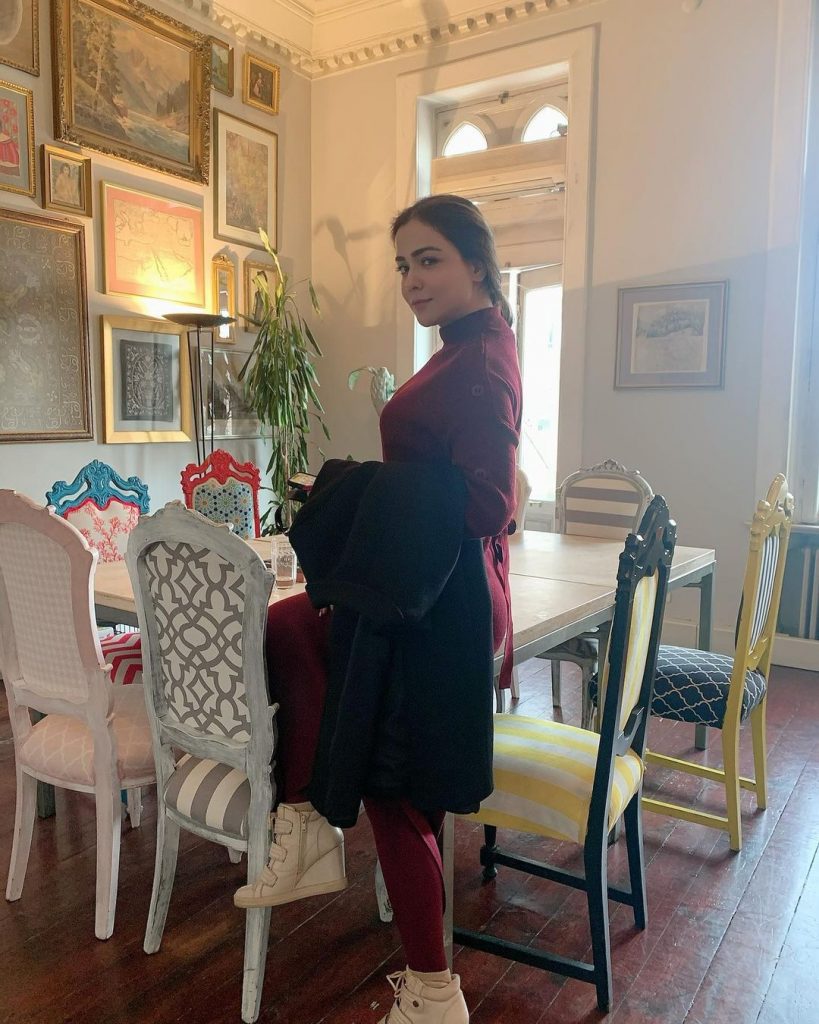 Actress Humaima Malik Shared New Beautiful Pictures with her Mother ...