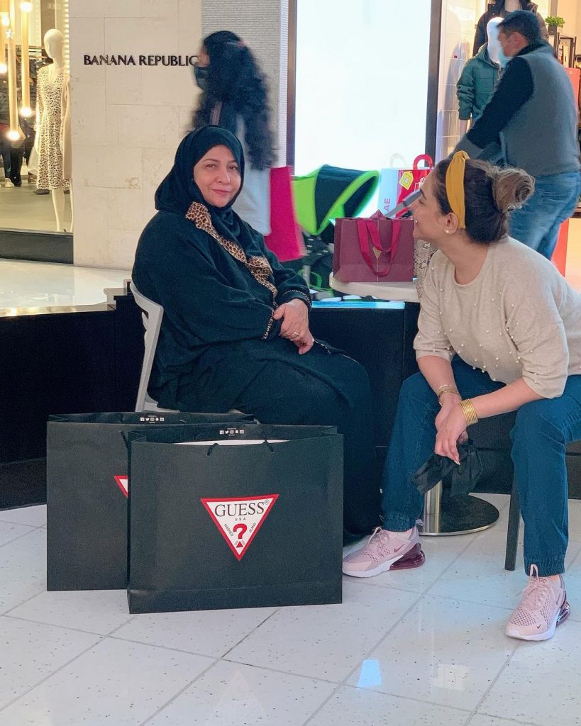 Actress Humaima Malik Shared New Beautiful Pictures with her Mother ...